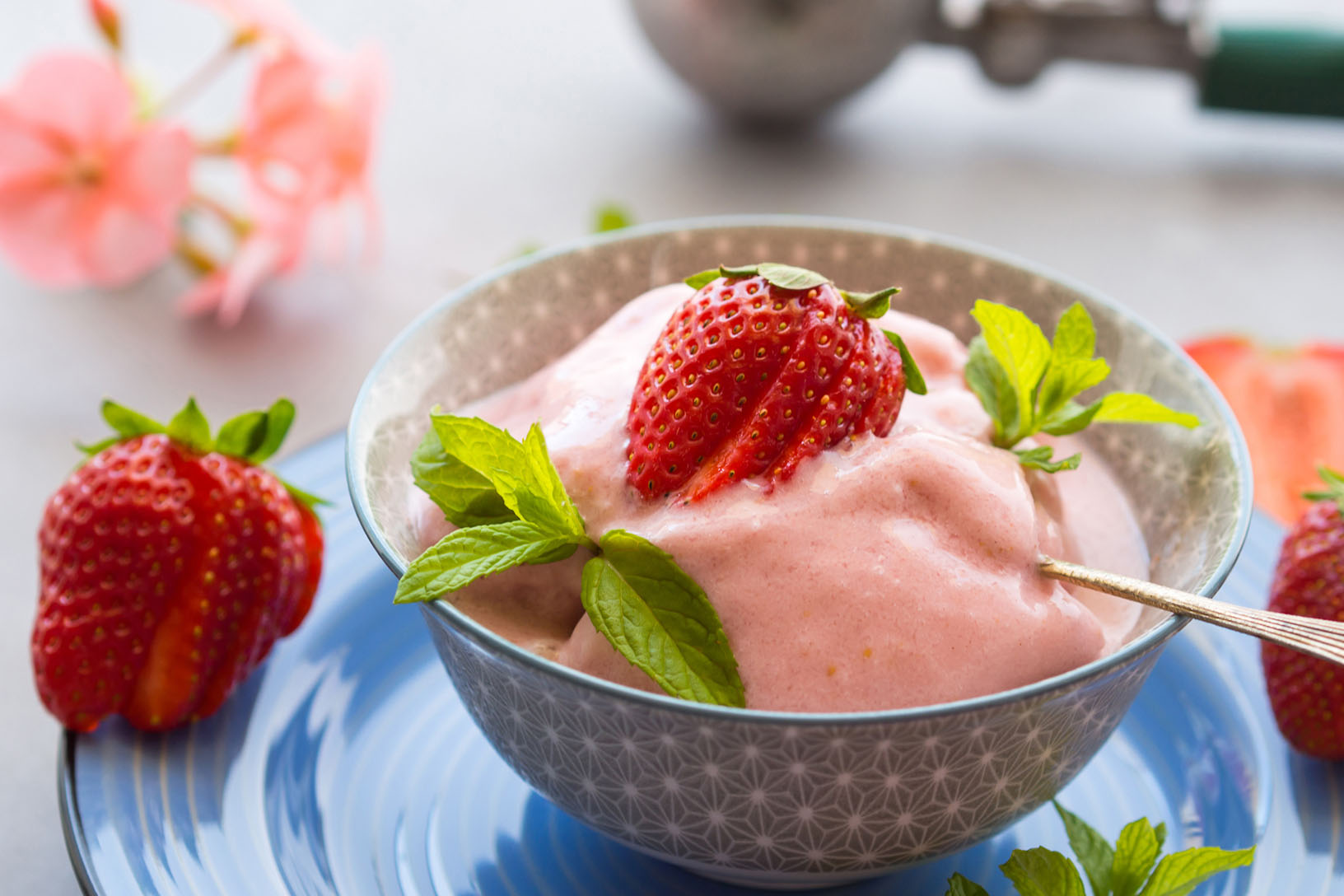 Strawberries n' Cream Nice Cream - Recipe - nutribullet